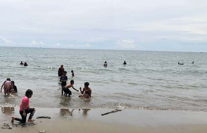 Acehherald.com - Wisata Nyaman di Pantai Ujong Blang Lhokseumawe