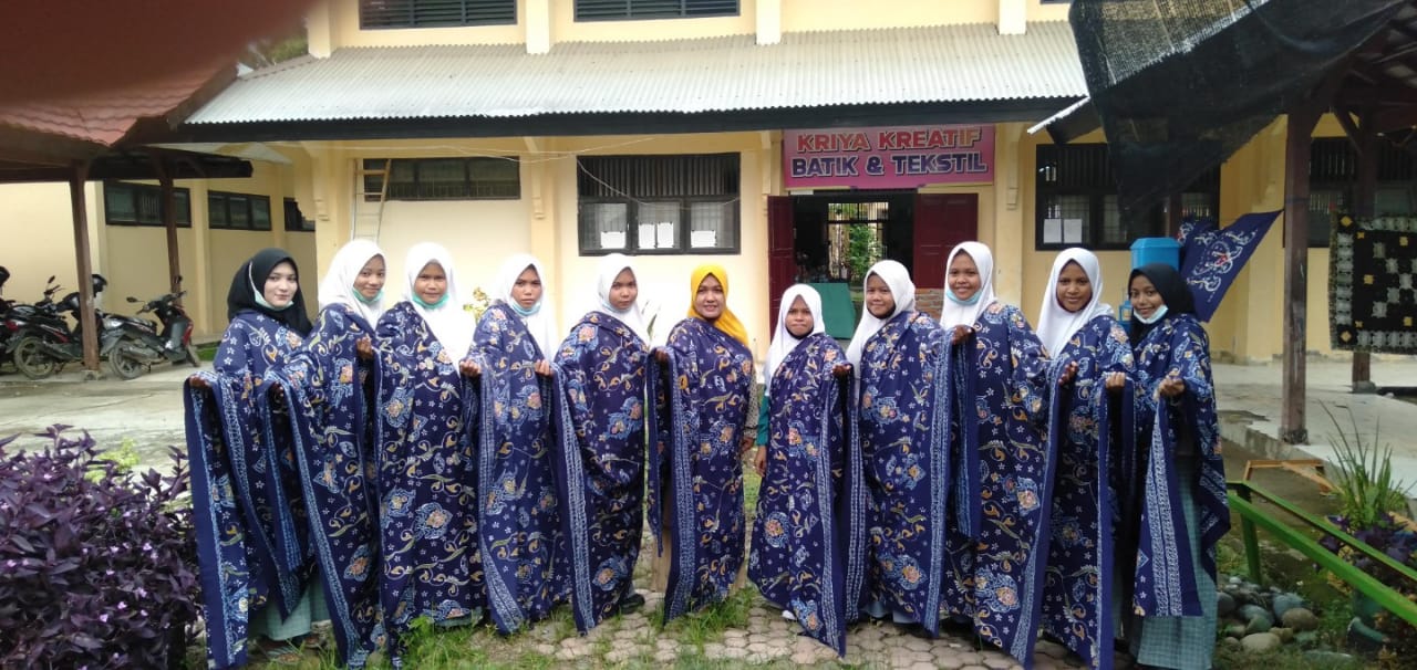 Acehherald.com - Produk Batik SMK 4 Lhokseumawe Jadi Idola, Apa Rahasianya?